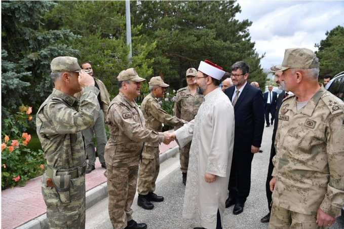 diyanet işleri başkanına selam duran asker - uludağ sözlük