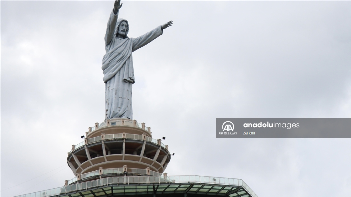 islam ülkesi endonezya daki en büyük isa heykeli - uludağ sözlük