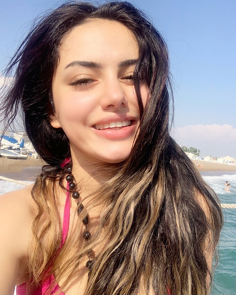 ece ronay ile ilgili anımız - uludağ sözlük