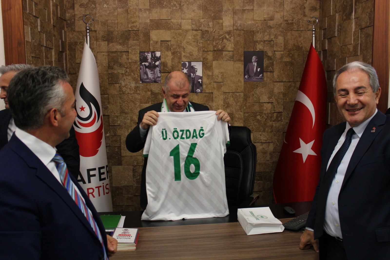 ümit özdağ - uludağ sözlük galeri