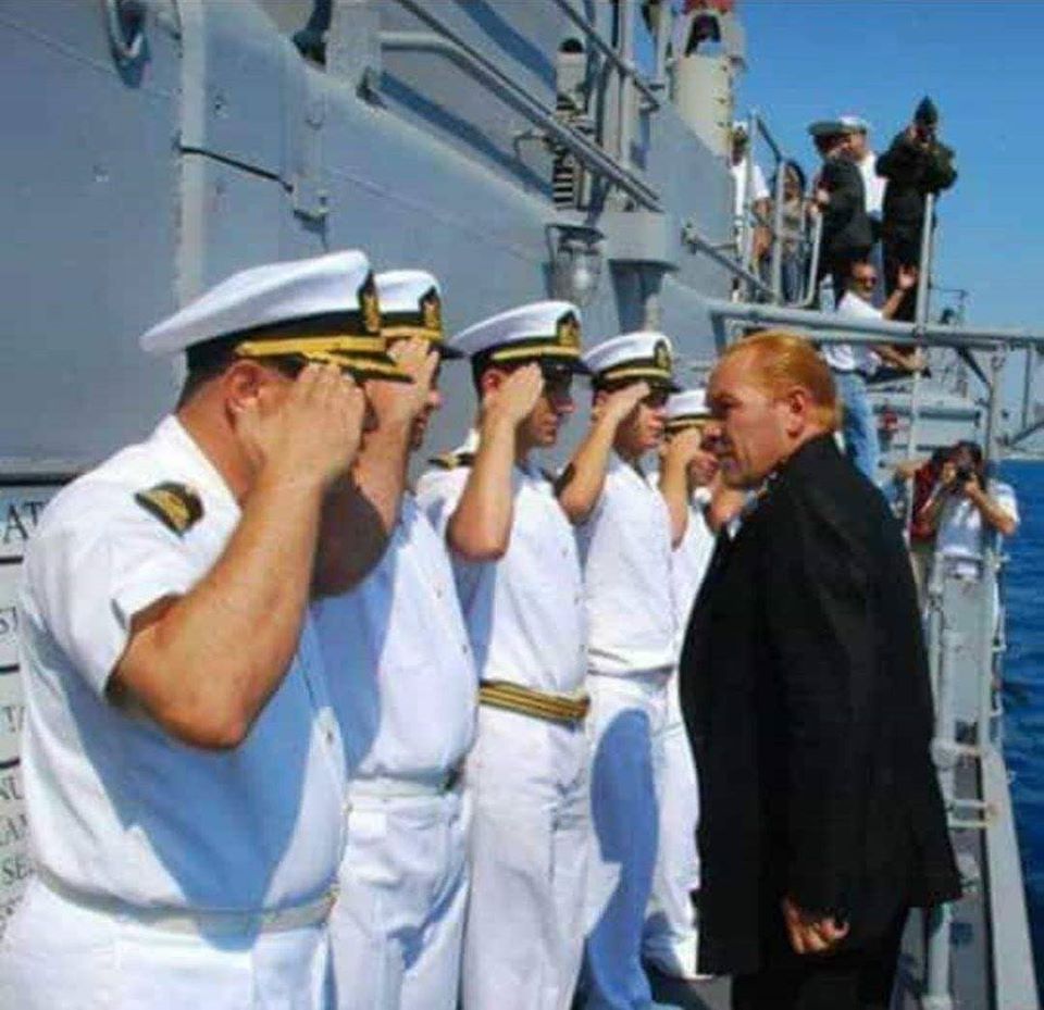 bahriyeli askerlerin göksel kaya ya selam durması - uludağ sözlük